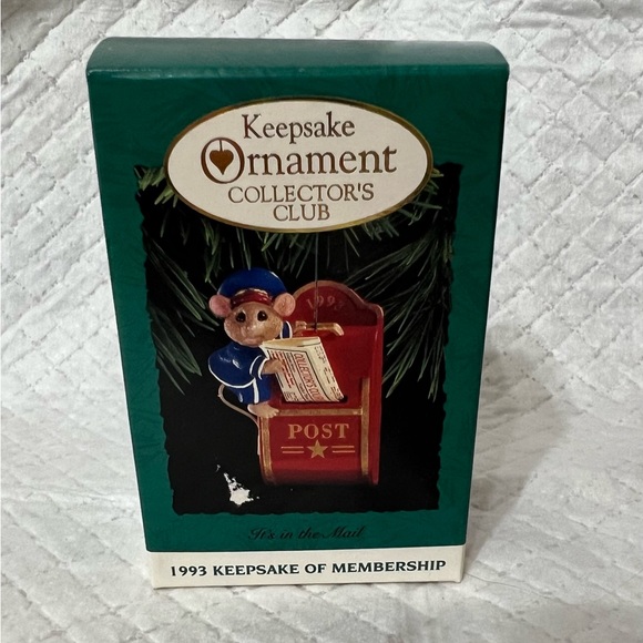 Hallmark | Accents | Hallmark 993 Its In The Mail Mouse Delivers Mail ...